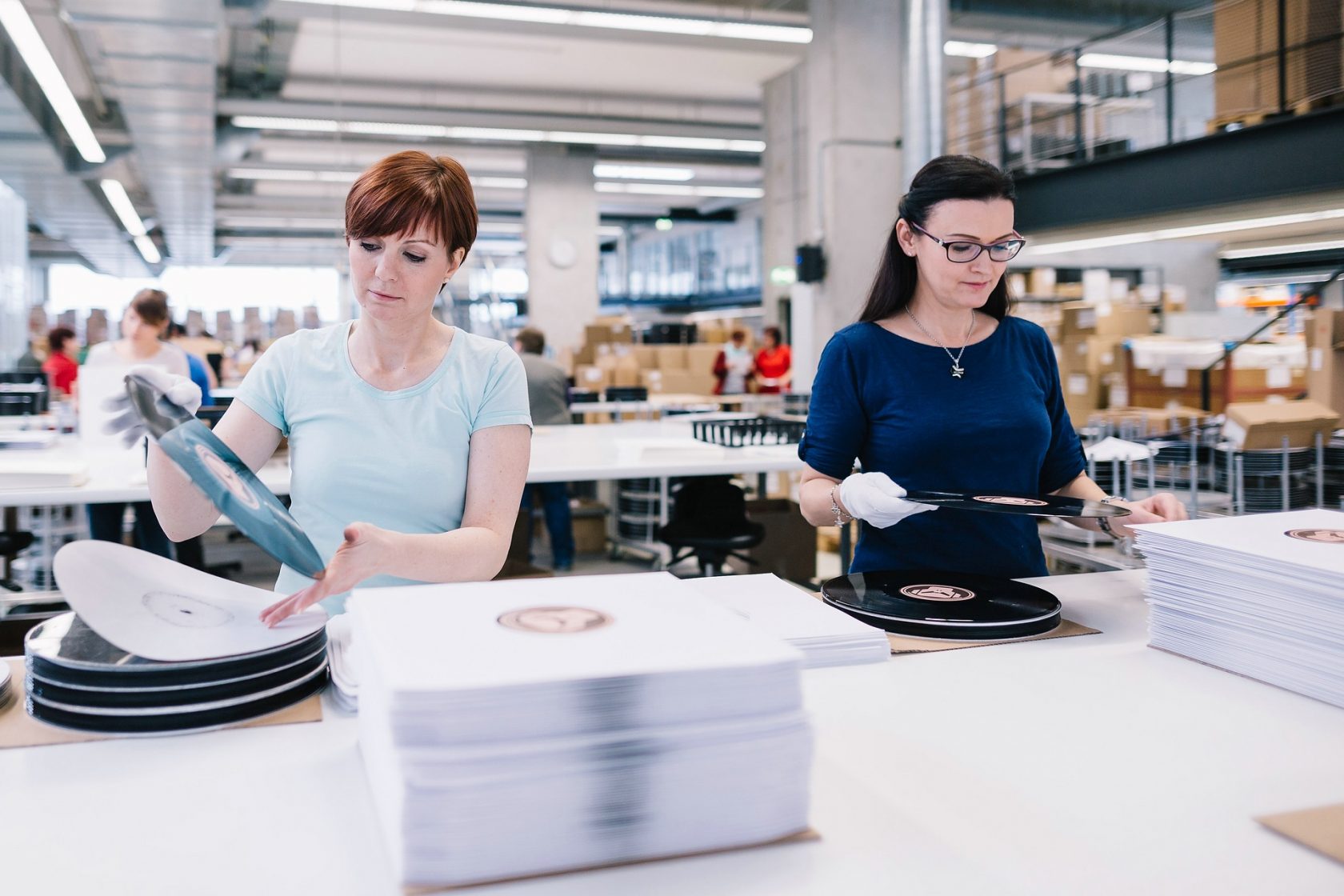 Vinyl records: Production, pressing and packaging - optimal media