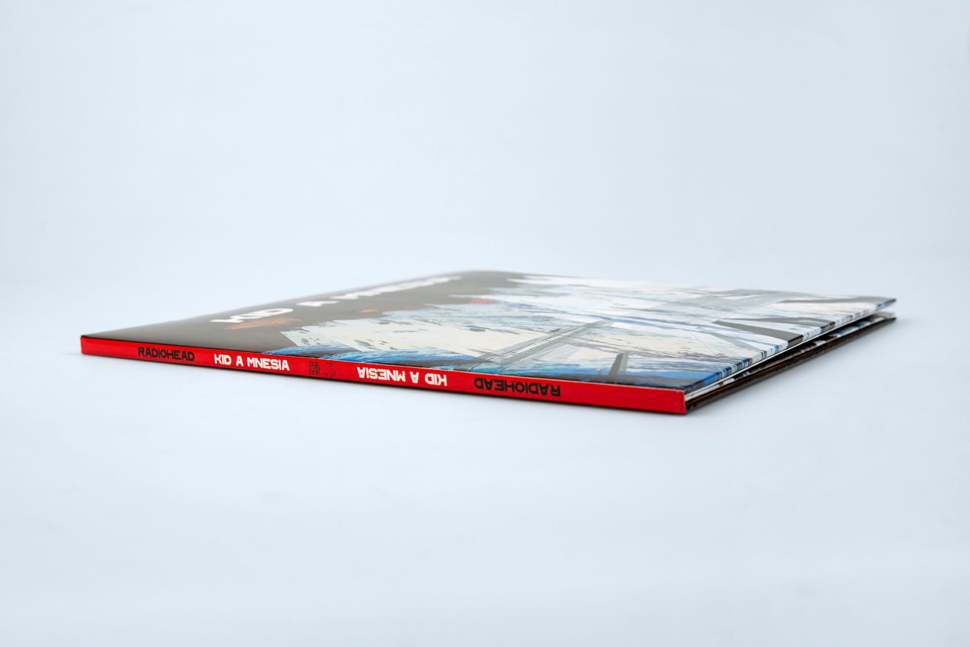 Radiohead: Kid A Mnesia as a gatefold with three LPs - optimal media