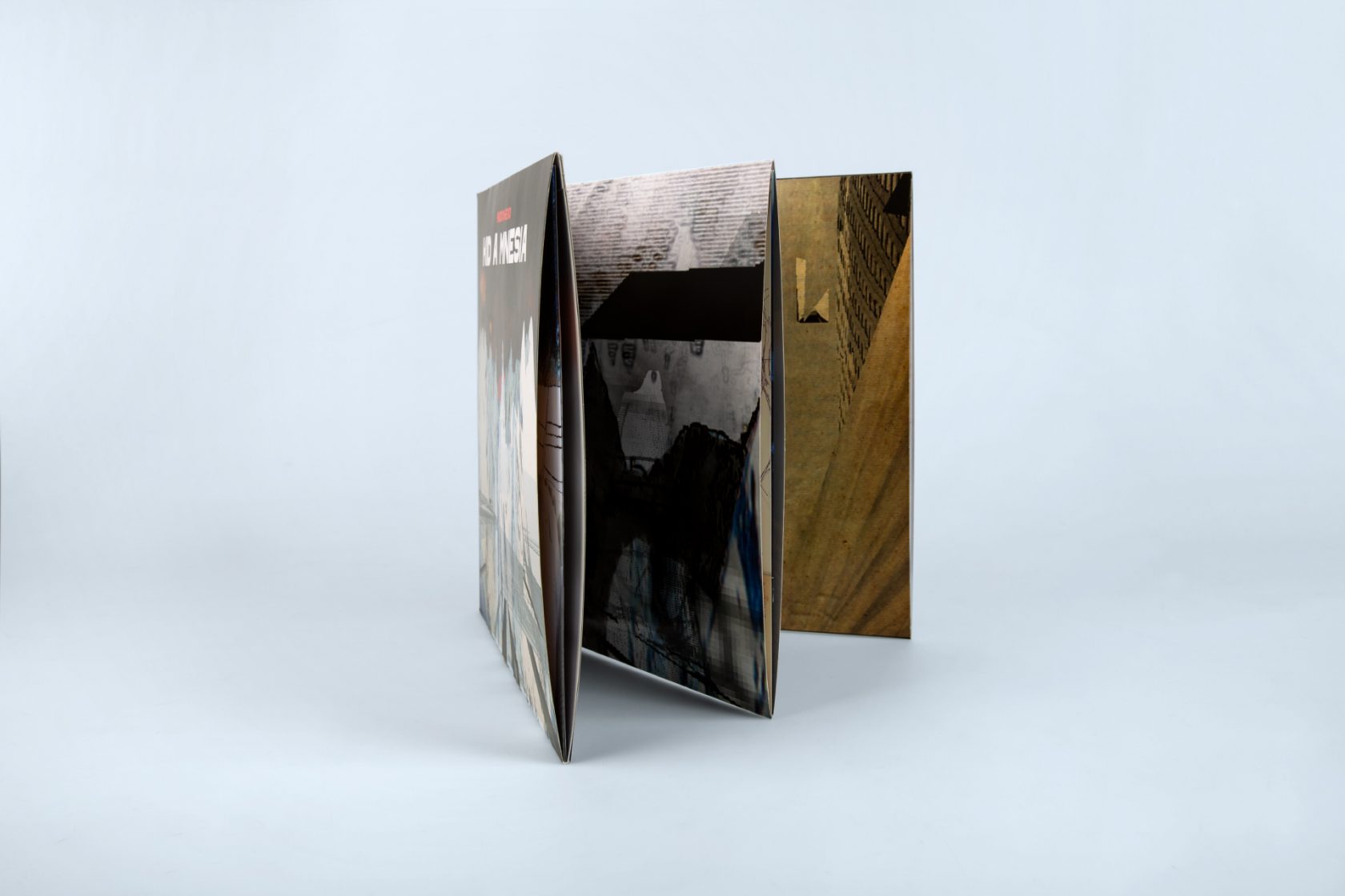 Radiohead: Kid A Mnesia as a gatefold with three LPs - optimal media