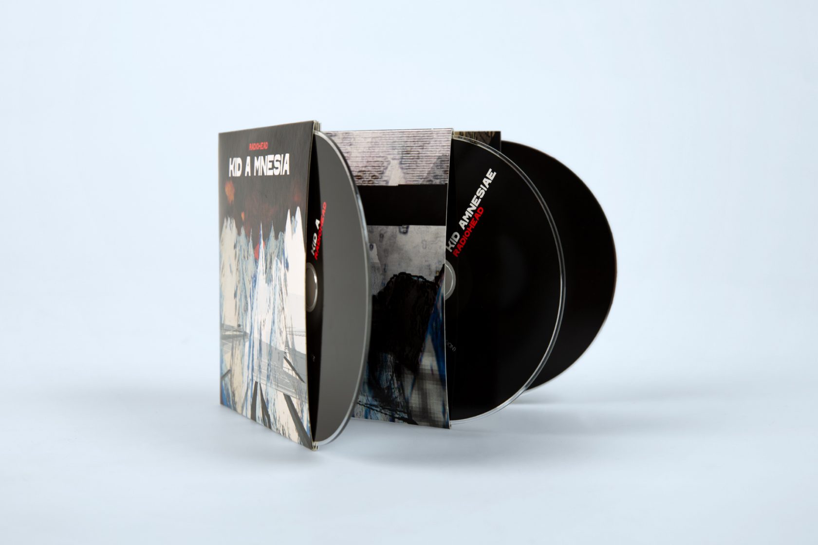 Radiohead: Kid A Mnesia as a gatefold with three LPs - optimal media